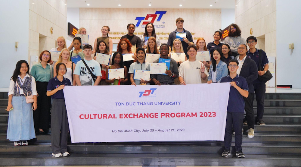 International students from the United Kingdom participate in a short ...